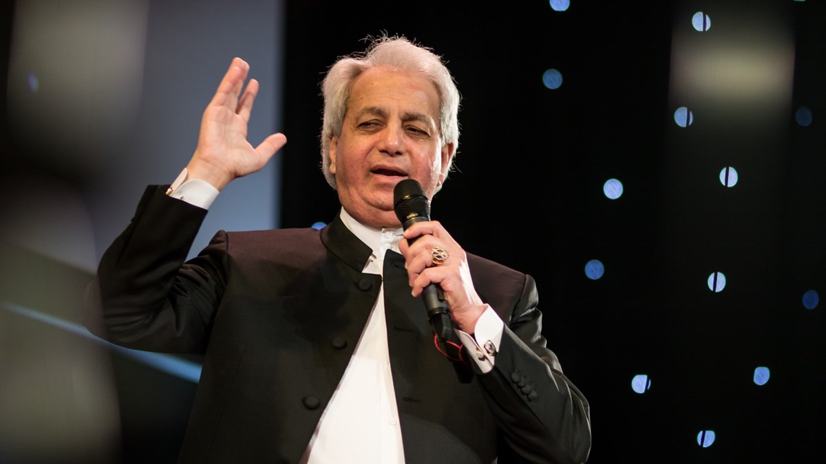 Benny Hinn Renounces His Selling of God’s Blessings. Criti...... | News ...